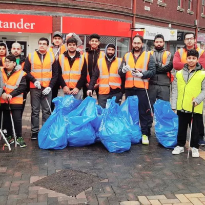 Young Muslims from Walsall Begin 2025 by Keeping Britain Clean